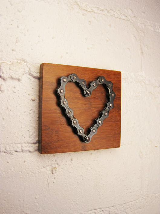 BrokeAndTipple Bicycle chain heart on bamboo 2017 - Specifications